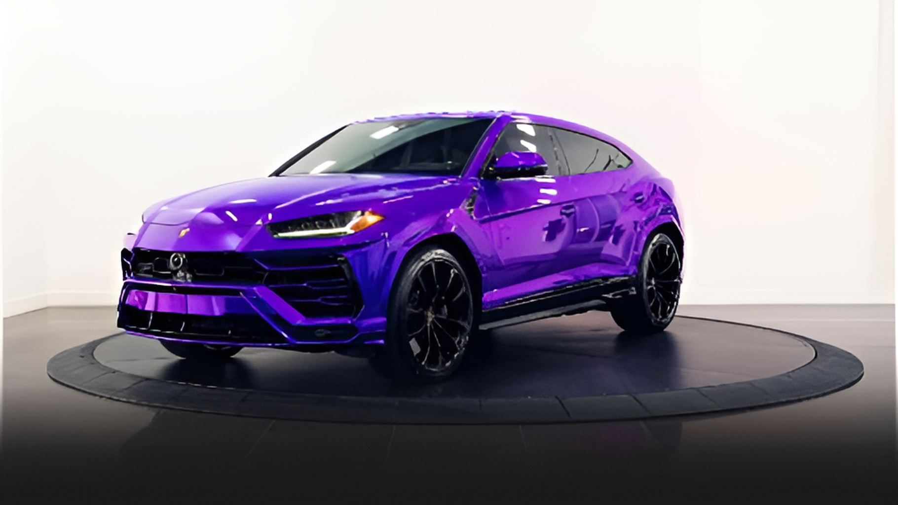 LAMBORGHINI URUS – Specialty exotics